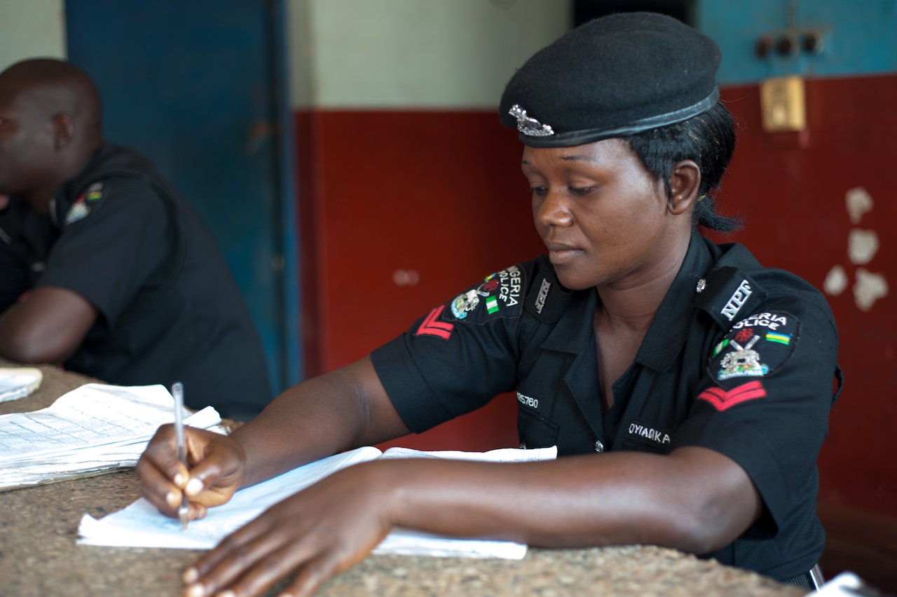 5 Persons That Should Be Present Before An Arrested Person Will Make ...